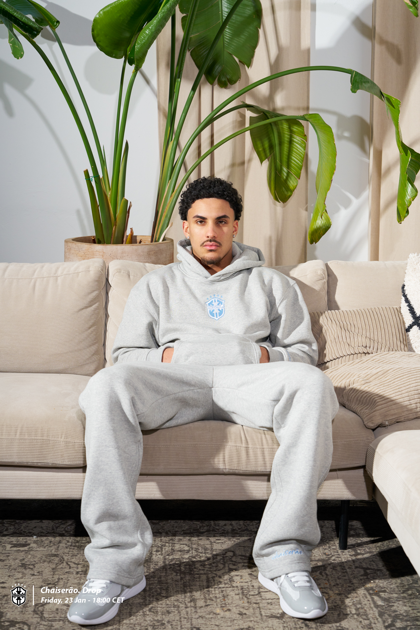 grey/blue chaiserão. Hoodie – Chaise